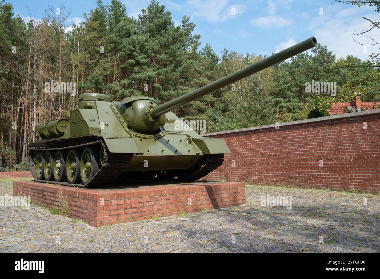A WW2 Soviet SU-100 Tank Destroyer on display near the entrance to the ...