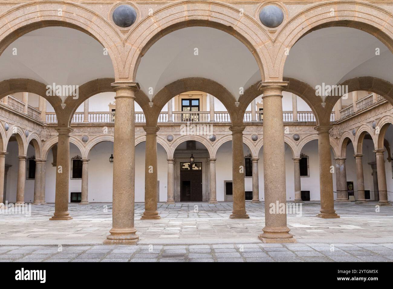 Showcasing elegant columns hi-res stock photography and images - Alamy