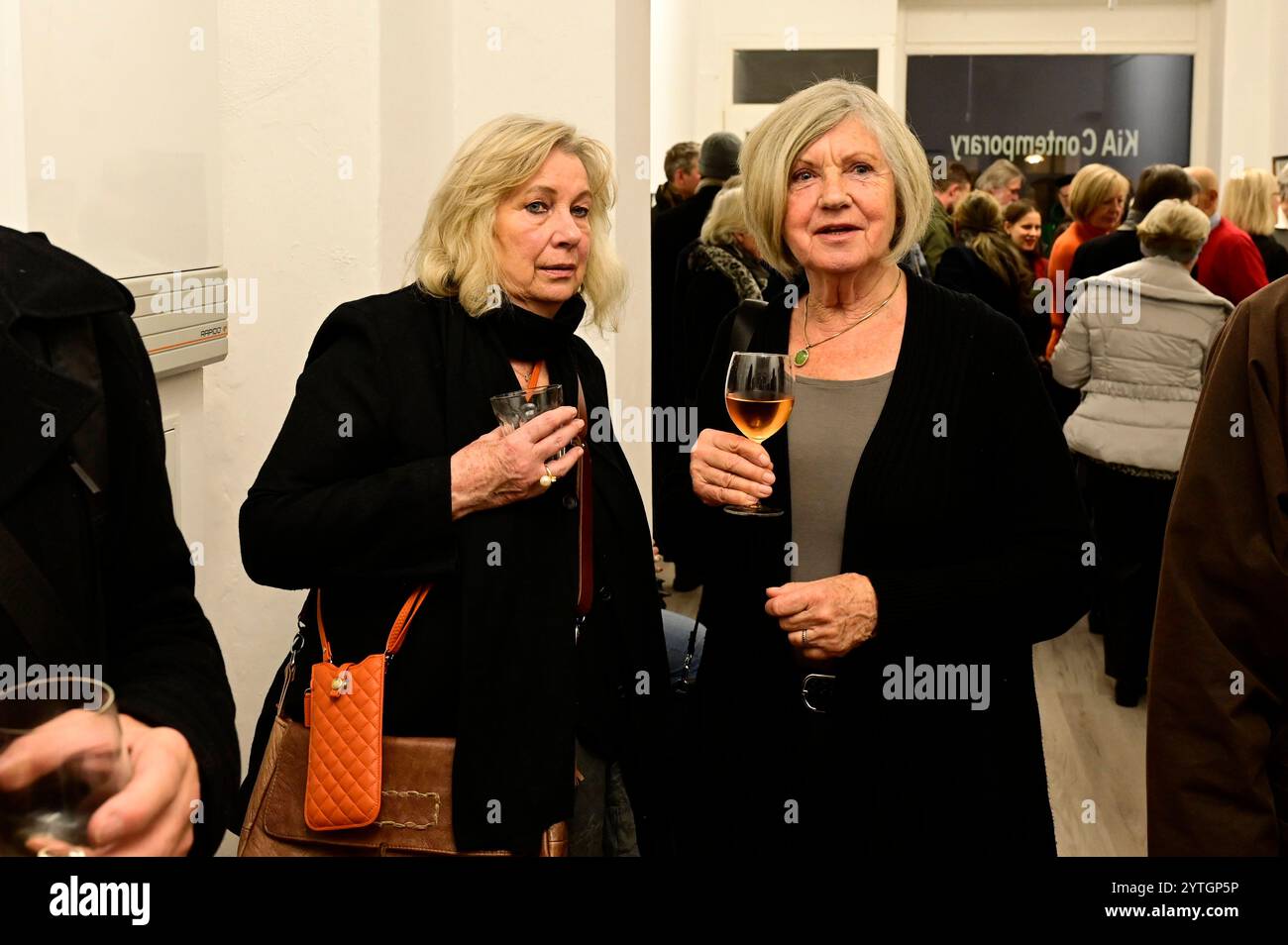 Ursel von Tresckow und Maria-Ilona Schellenberg bei der Vernissage 4 ...