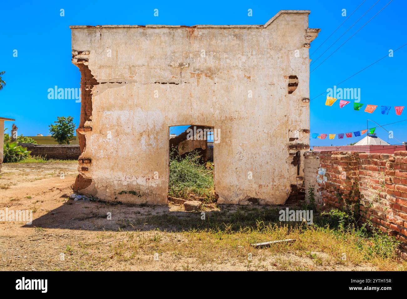 Open door building architecture hi-res stock photography and images - Alamy