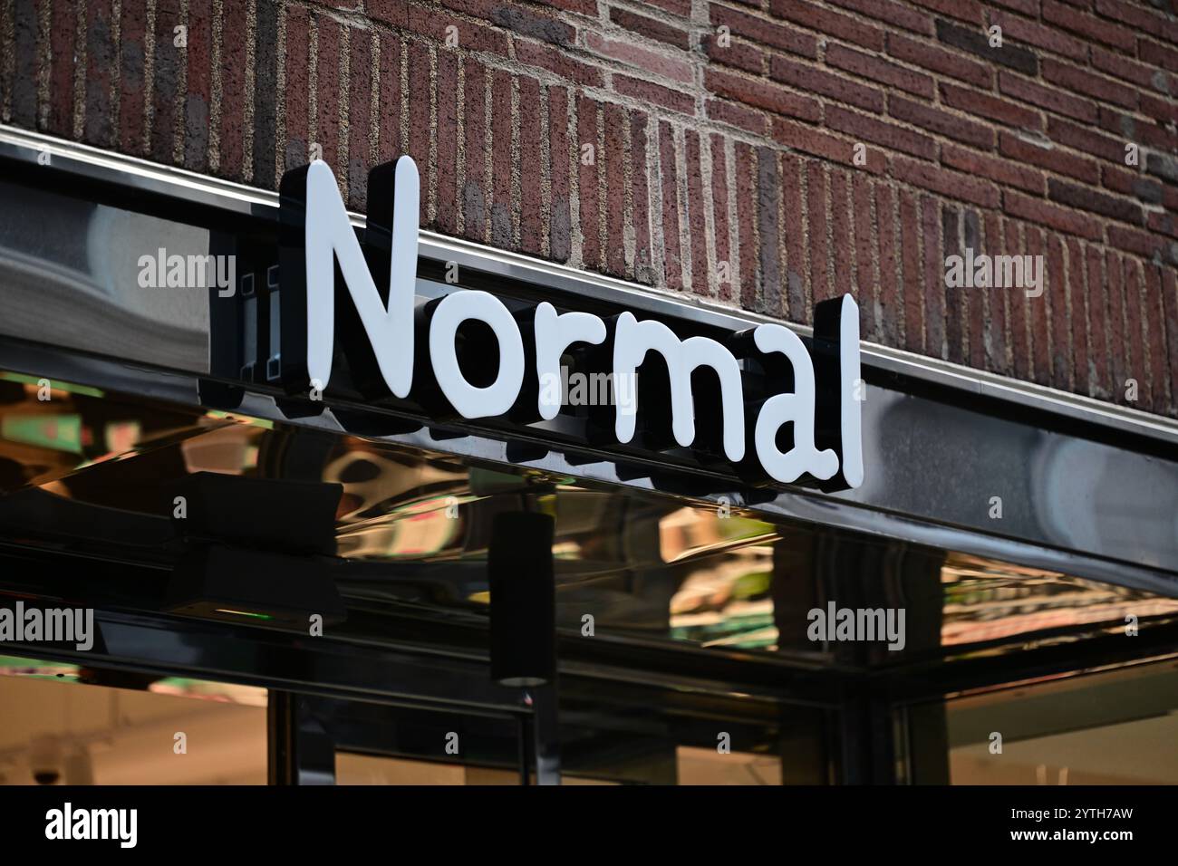 Normal store logo hi-res stock photography and images - Alamy
