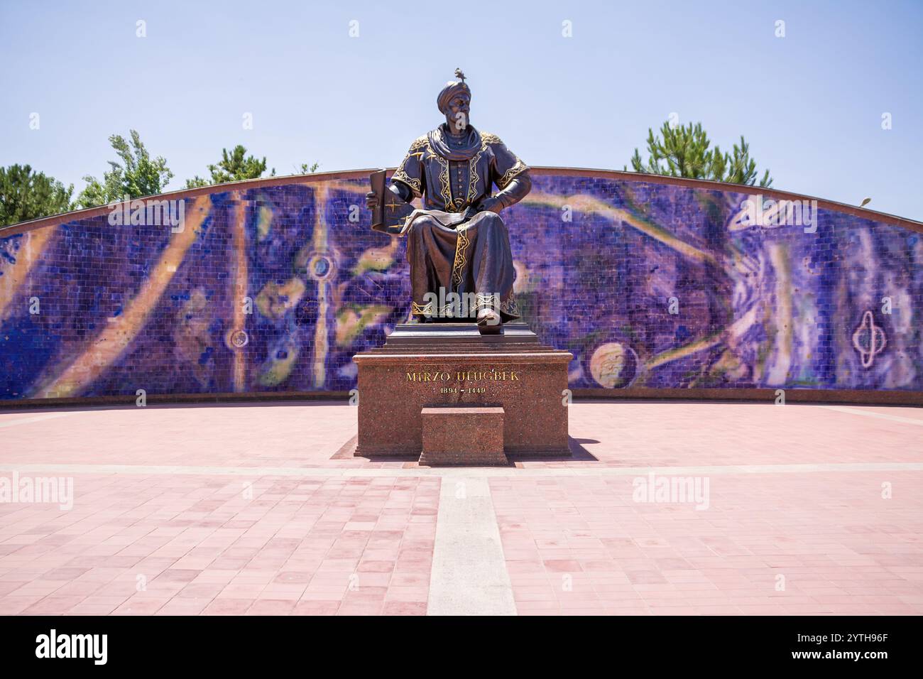 Statue of scientist astronomer Mirzo Ulugbeg Stock Photo - Alamy