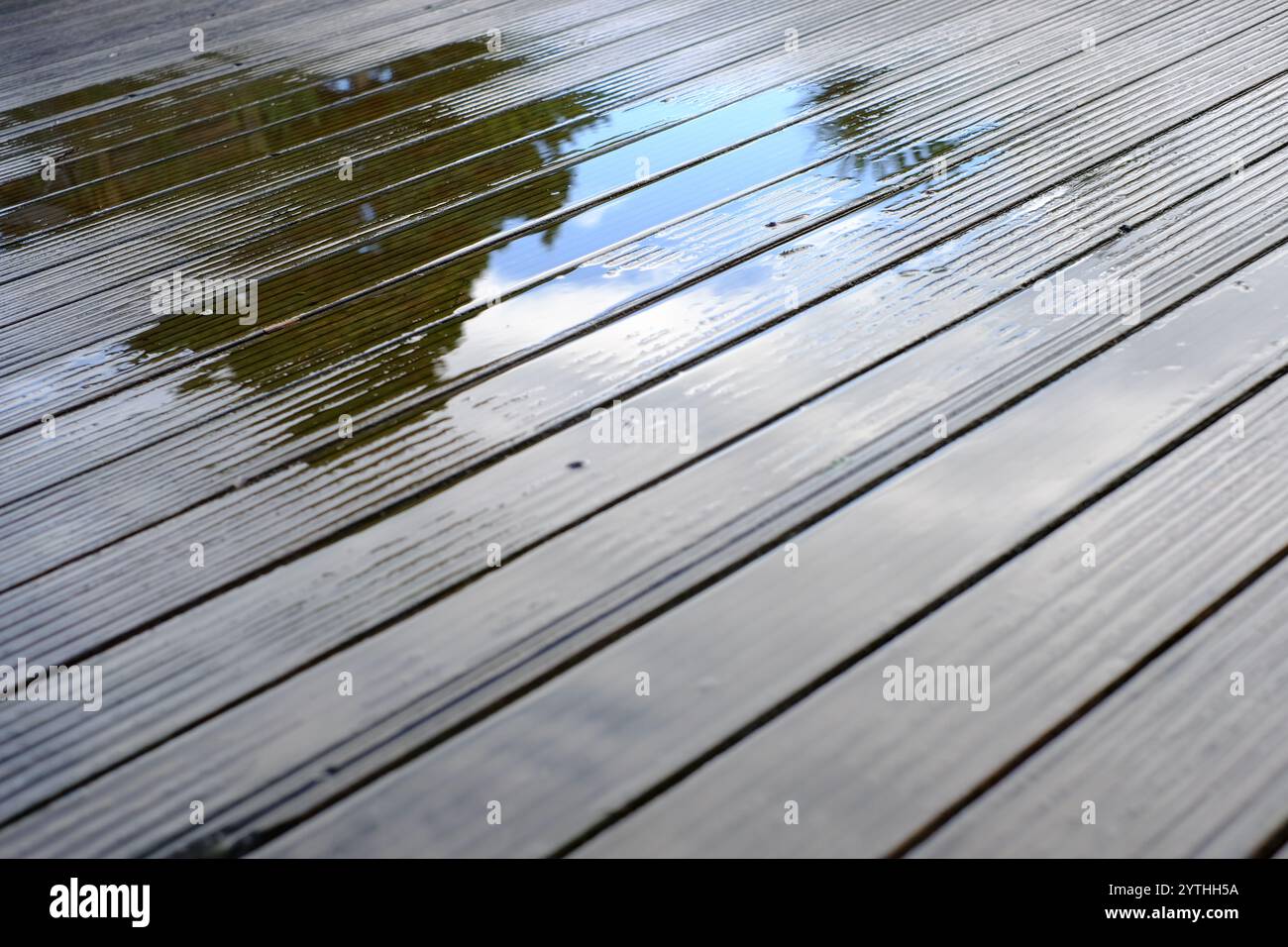 Decking puddle hi-res stock photography and images - Alamy