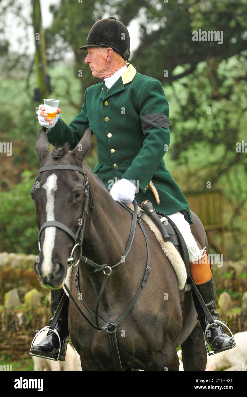 Huntsman horse hunting rural country hi-res stock photography and ...