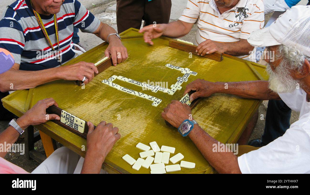 Cuban street games hi-res stock photography and images - Alamy