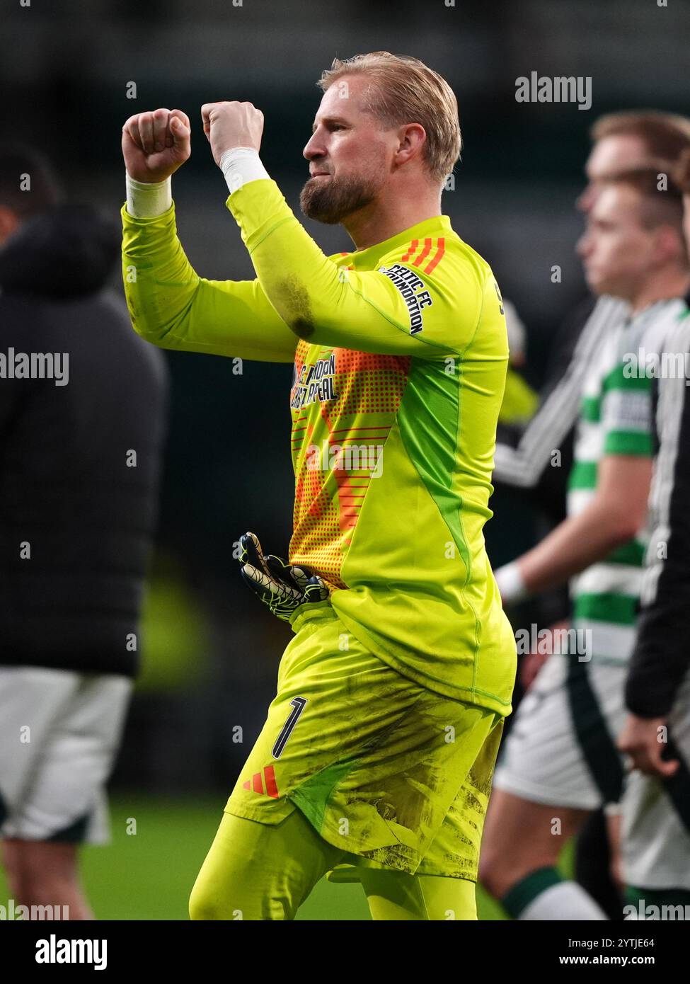 Celtic goalkeeper Kasper Schmeichel celebrates following the William ...