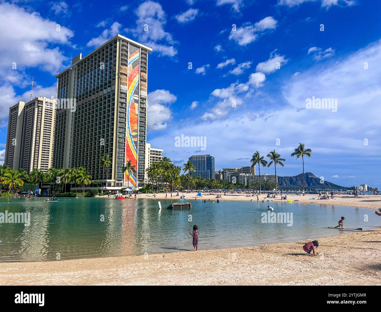 Hilton hawaiian village rainbow tower hi-res stock photography and images - Alamy