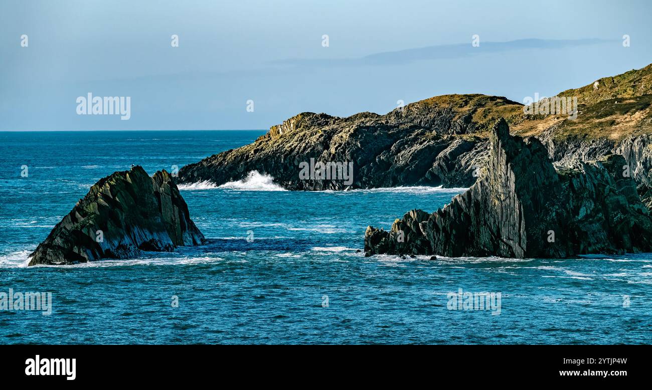 Deep blue ocean in horizon hi-res stock photography and images - Alamy