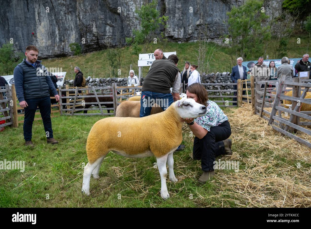 Kilnsey 2024 hi-res stock photography and images - Alamy