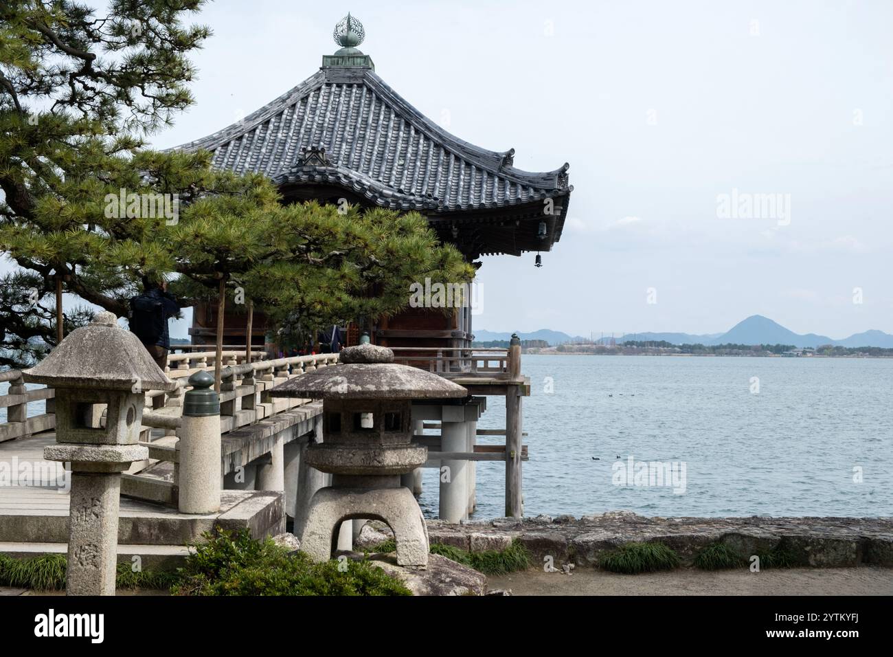 Mangetsu ji Ukimido temple hall floating on Lake Biwa, Buddhist temple ...
