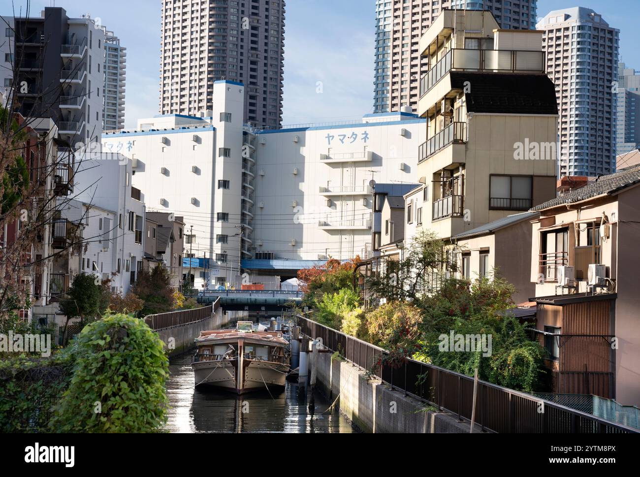 Streets in tokyo hi-res stock photography and images - Alamy