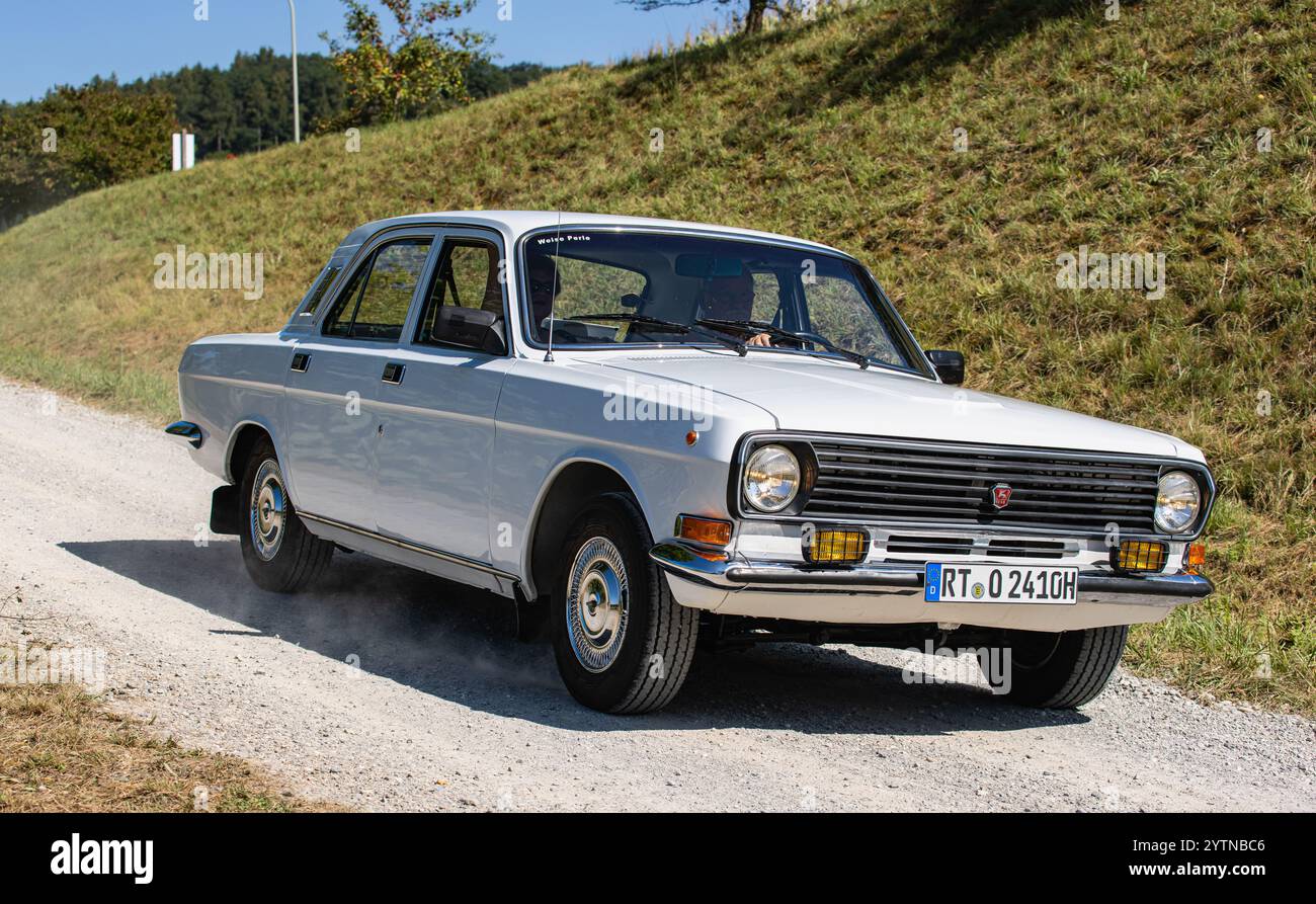 Hüntwangen, Switzerland, 24th Aug 2024: A GAZ 24-10 comes to the Trabi ...
