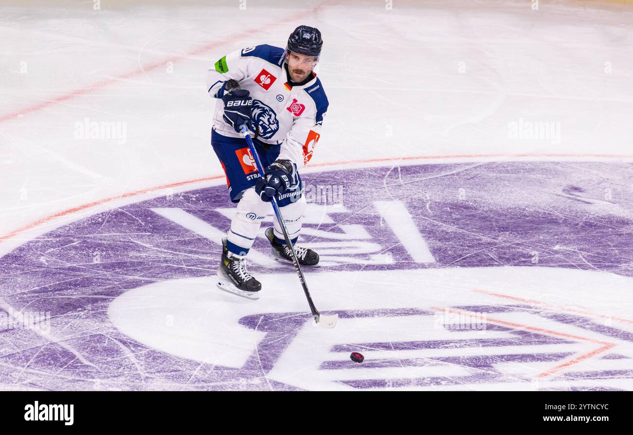 Zurich, Switzerland, 19th Nov 2024: #20 Justin Scott, forward Straubing ...
