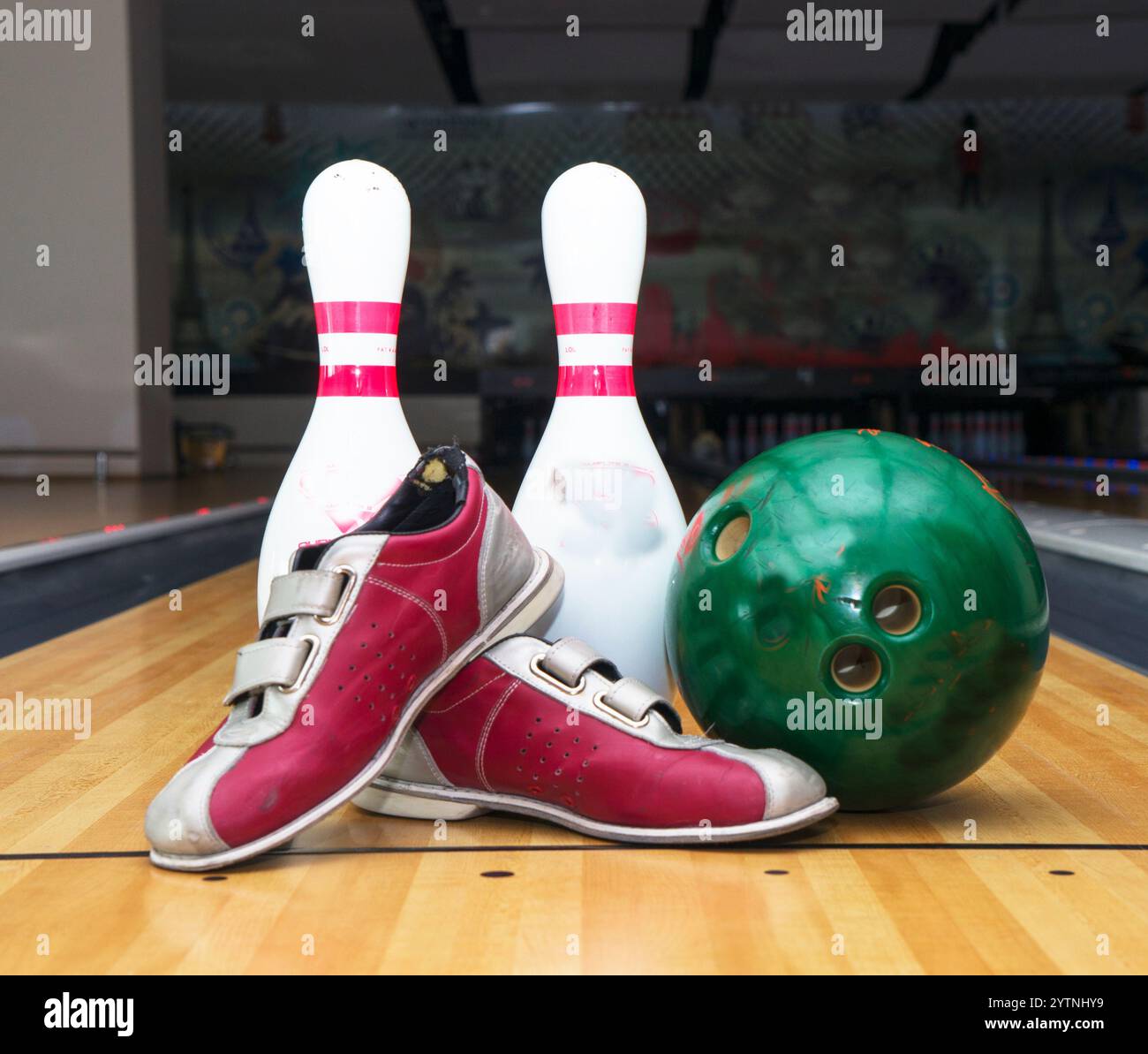 Green ball bowling pins hi-res stock photography and images - Alamy