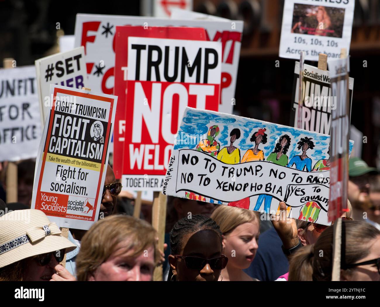 London, UK. 13th July 2018. Protesters holding anti Donald Trump ...