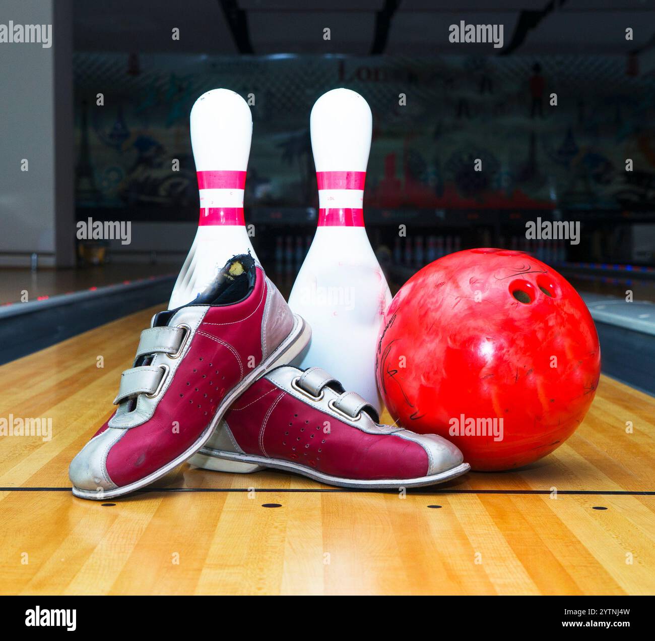 Green ball bowling pins hi-res stock photography and images - Alamy