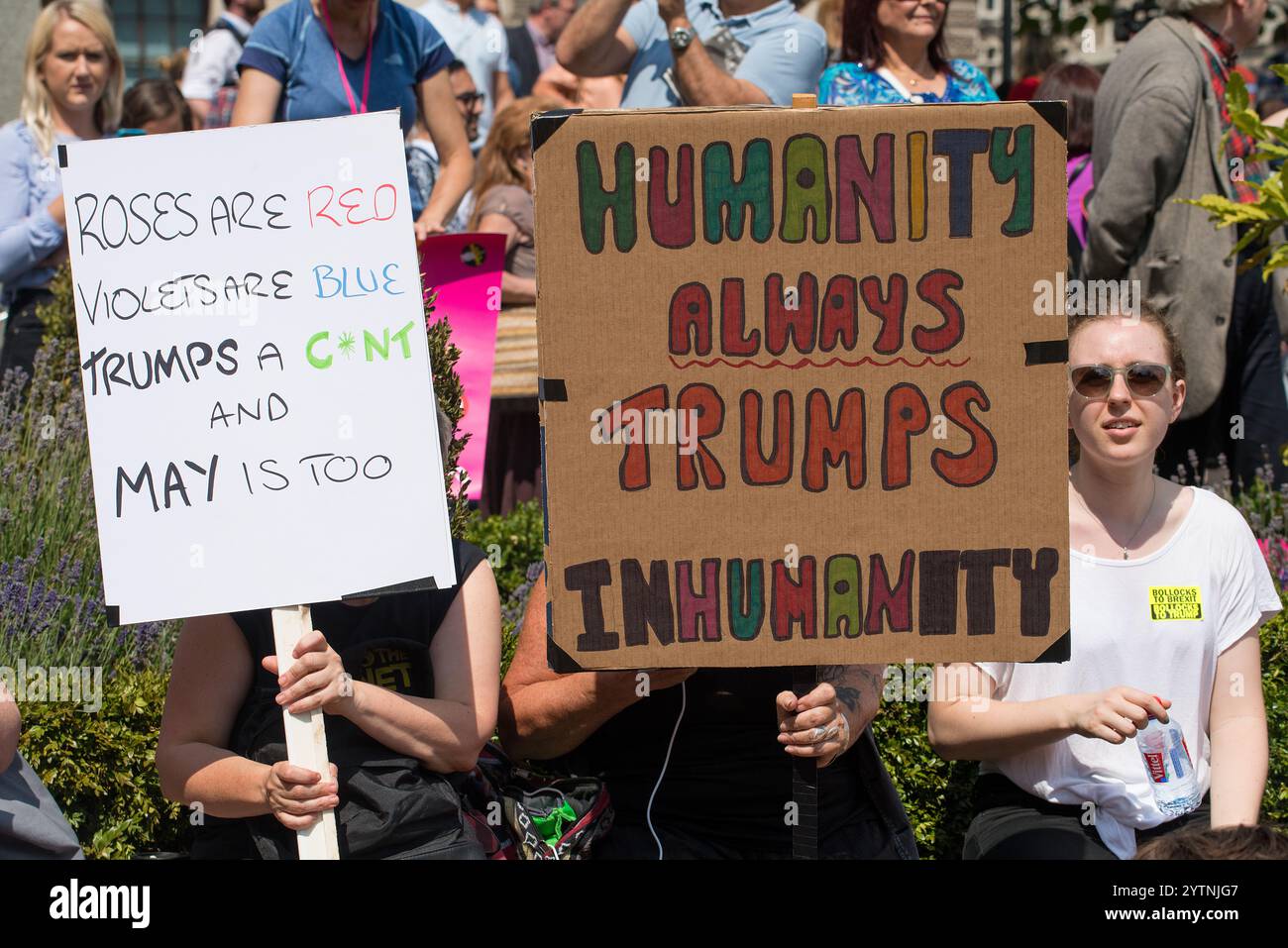 London, UK. 13th July 2018. Protesters holding anti Donald Trump ...