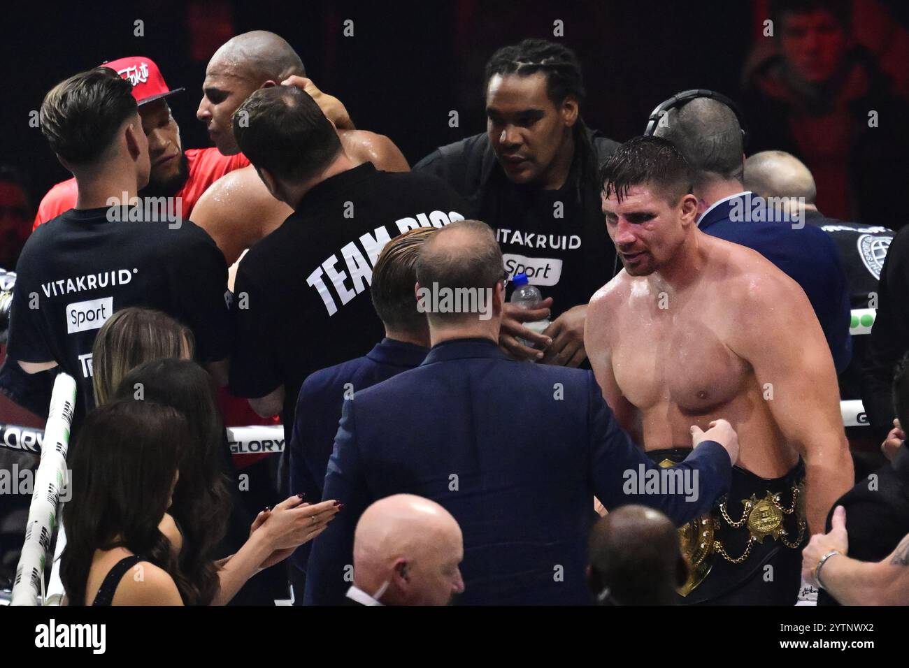 ARNHEM - Kickboxer Rico Verhoeven wins his match against Levi Rigters ...