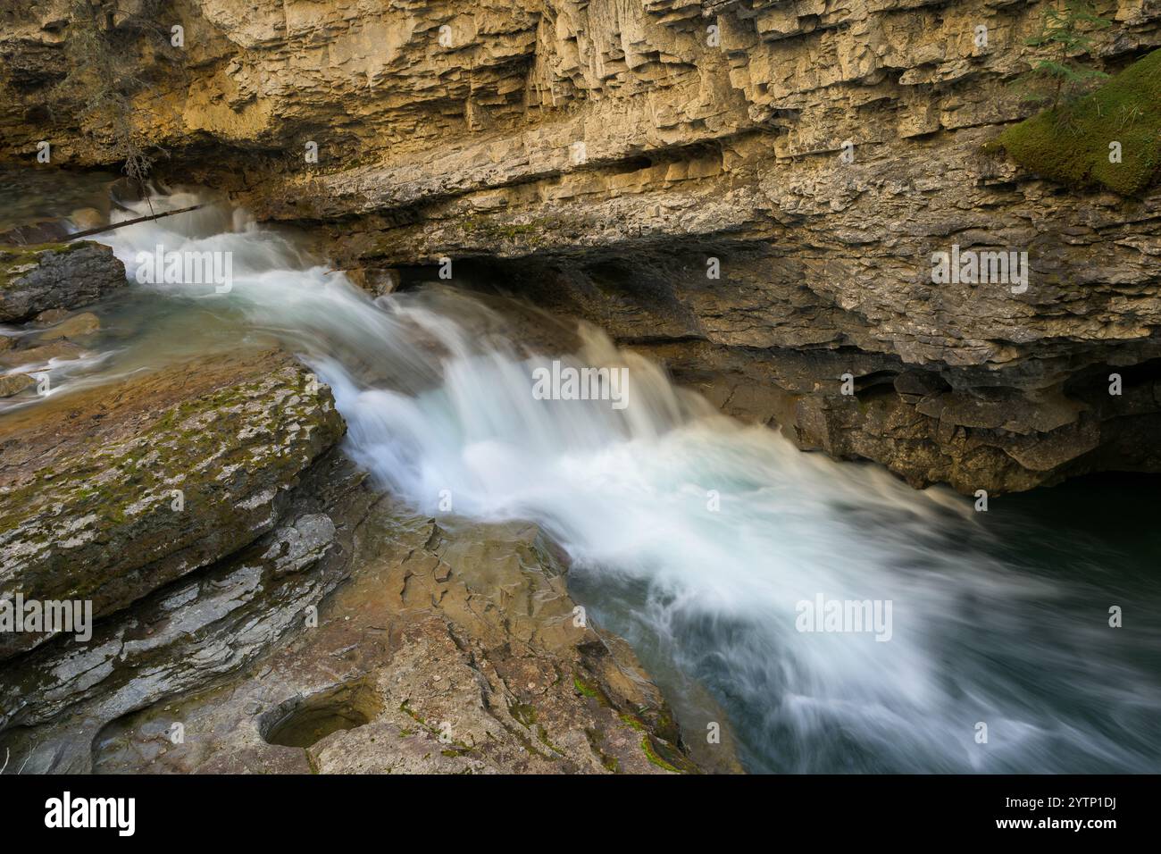 Waterfall banff national park hi-res stock photography and images - Alamy