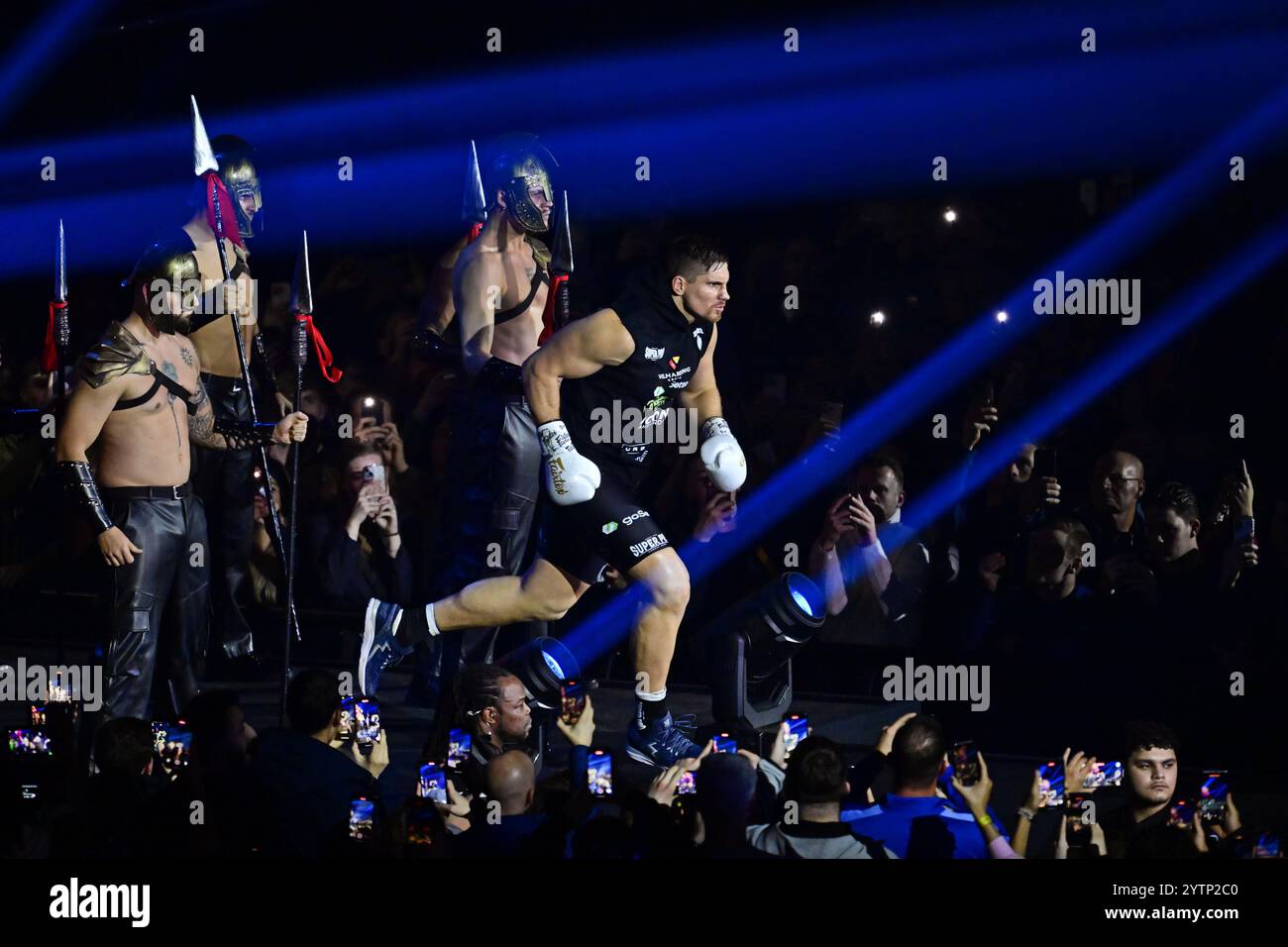 ARNHEM - Kickboxer Rico Verhoeven steps up for his match against Levi ...