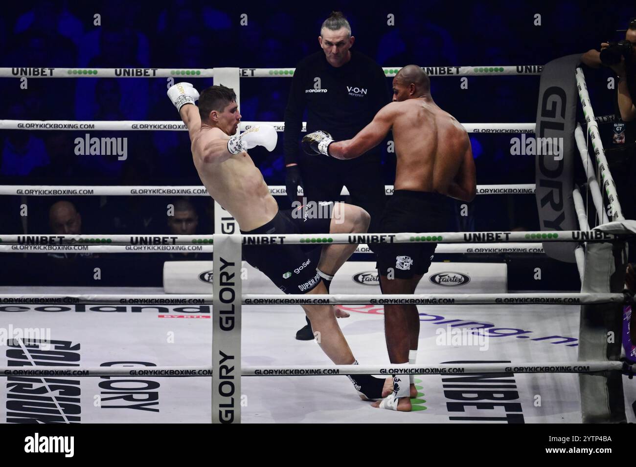 ARNHEM - Kickboxer Rico Verhoeven and Levi Rigters in action during their match during the Glory ...