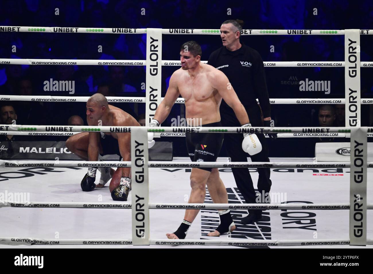 ARNHEM - Kickboxer Rico Verhoeven in action against Levi Rigters during the Glory Collision 7 at ...