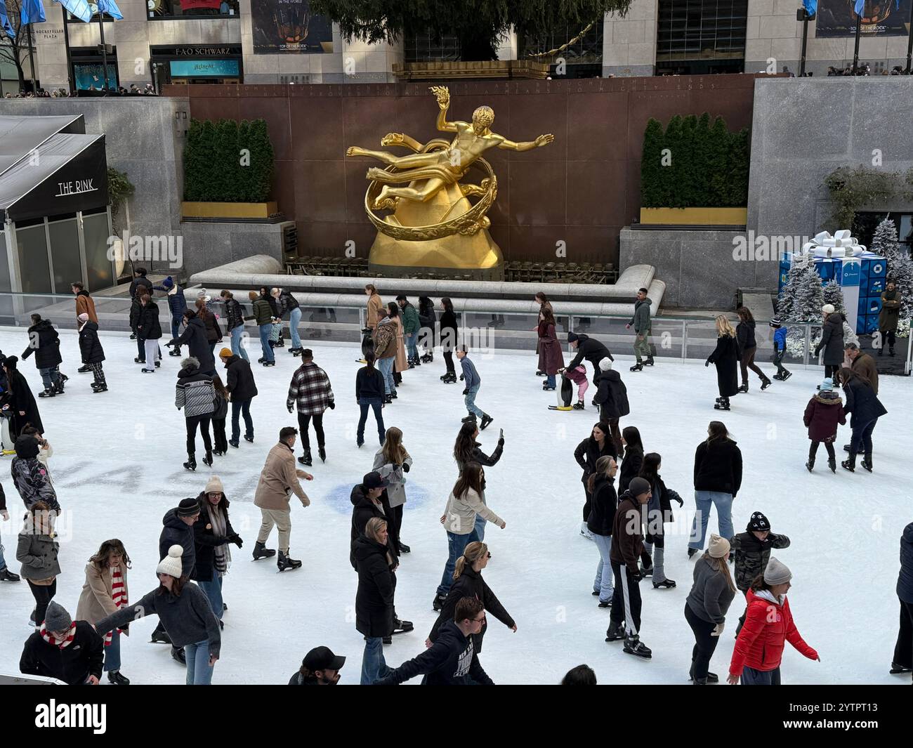 People ice skating at the Rockefeller Center Skating Rink in midtown ...