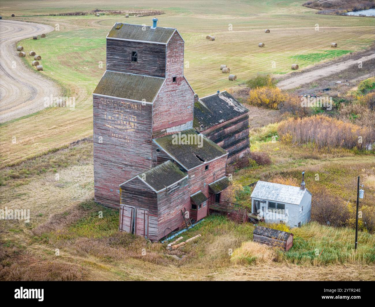 Traditional hay house hi-res stock photography and images - Alamy