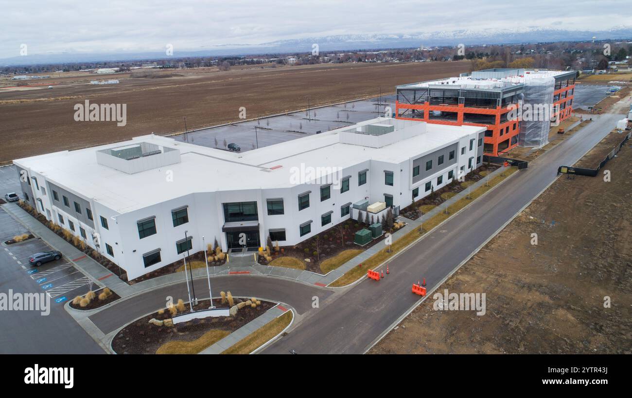 Large white building hi-res stock photography and images - Alamy