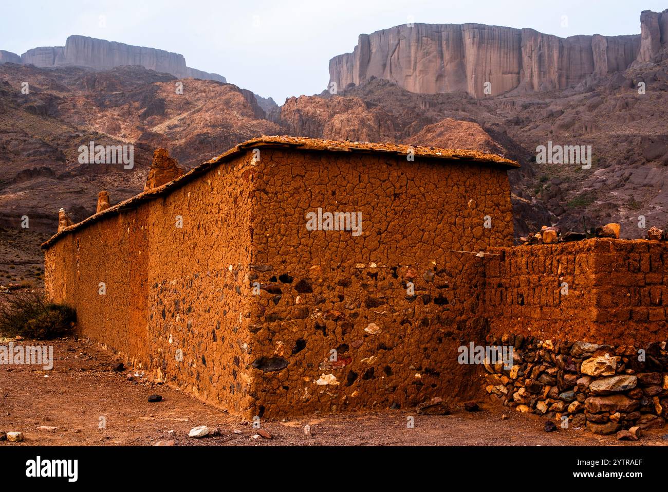 Shepherd's huts and houses used by Berbers who travel with caravans ...