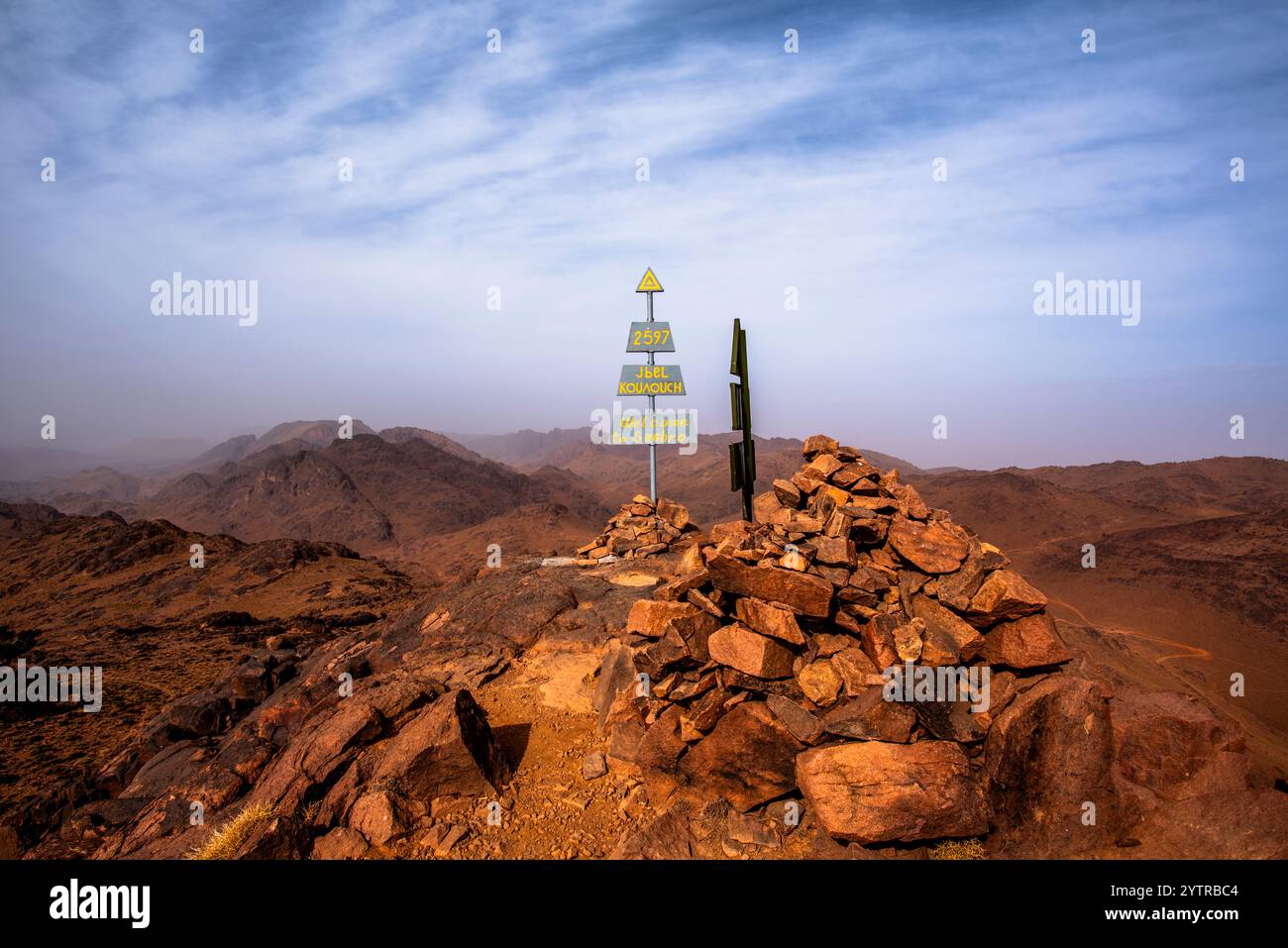Seven thousand five hundred hi-res stock photography and images - Alamy