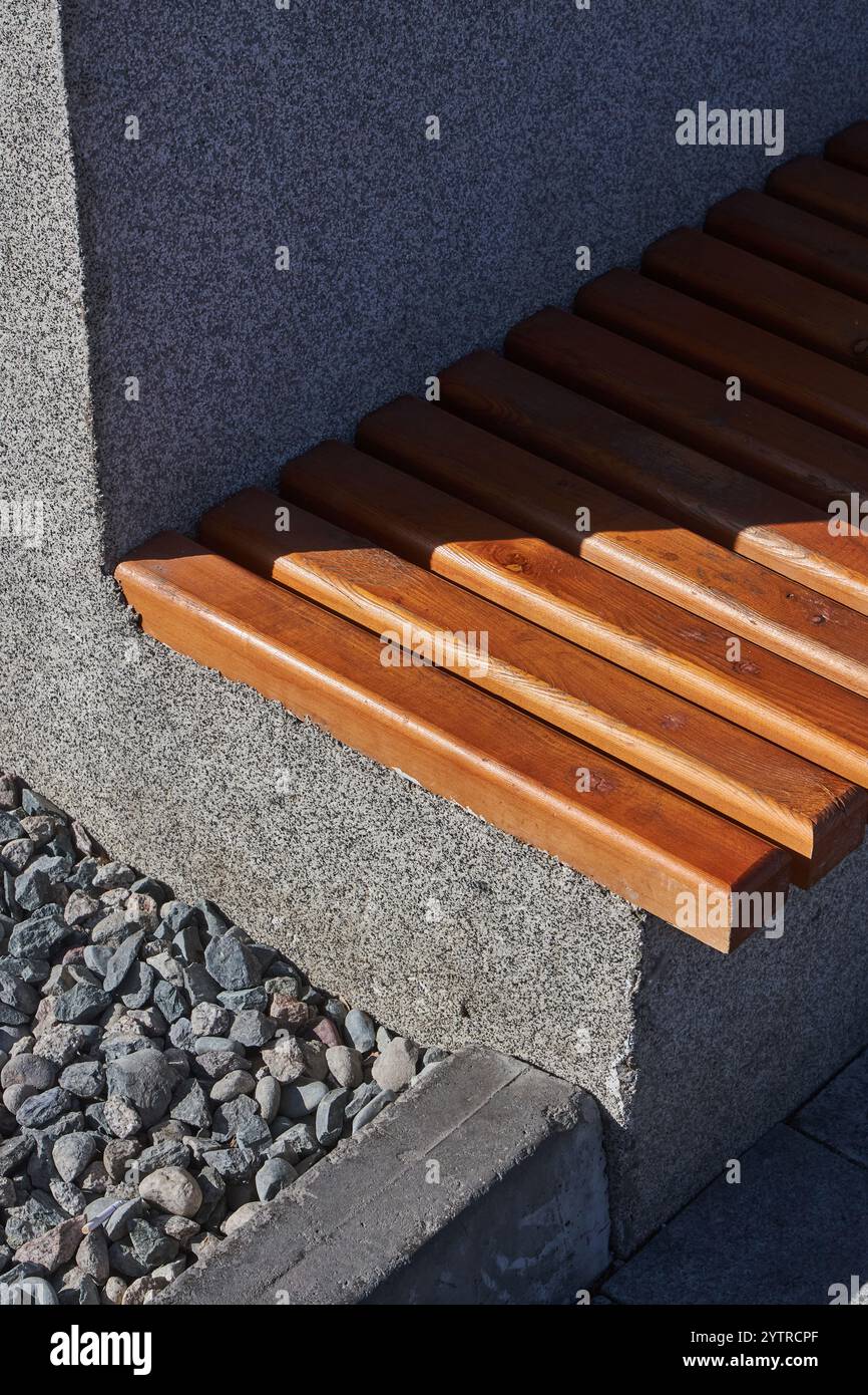 Concrete and wood park bench hi-res stock photography and images - Alamy