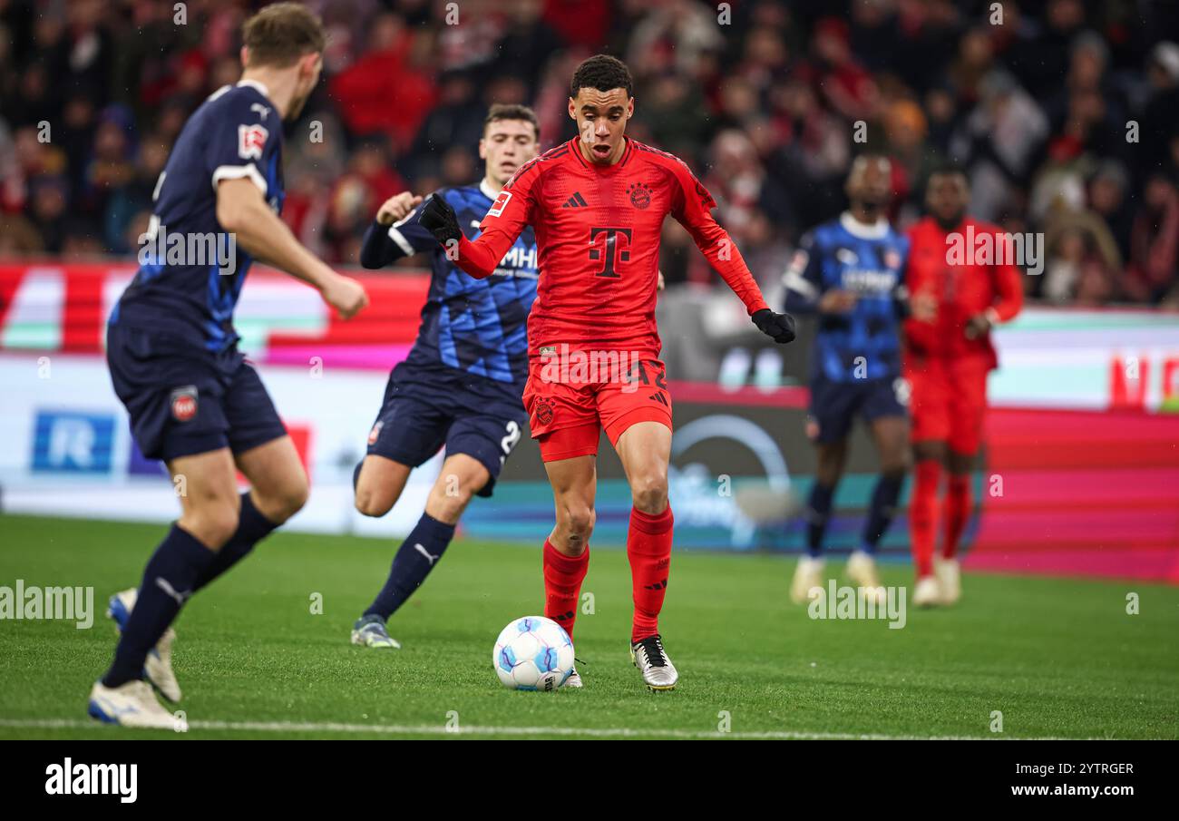 MUNICH, GERMANY - DECEMBER 07: Jamal Musiala of Bayern Muenchen runs ...
