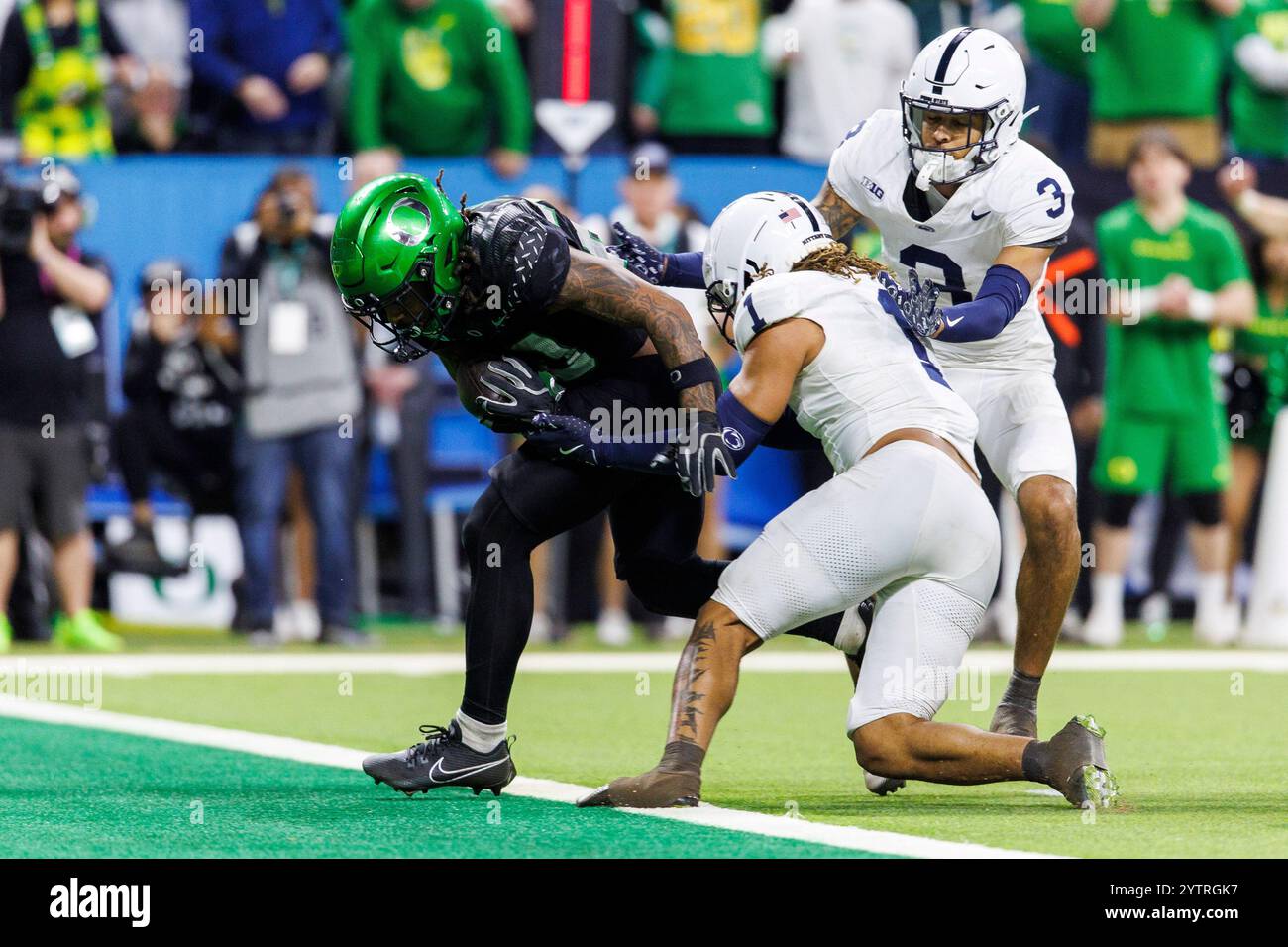 Indianapolis, Indiana, USA. 07th Dec, 2024. Oregon running back Jordan ...