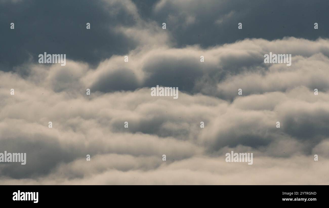 Morning clouds in sky video hi-res stock photography and images - Alamy
