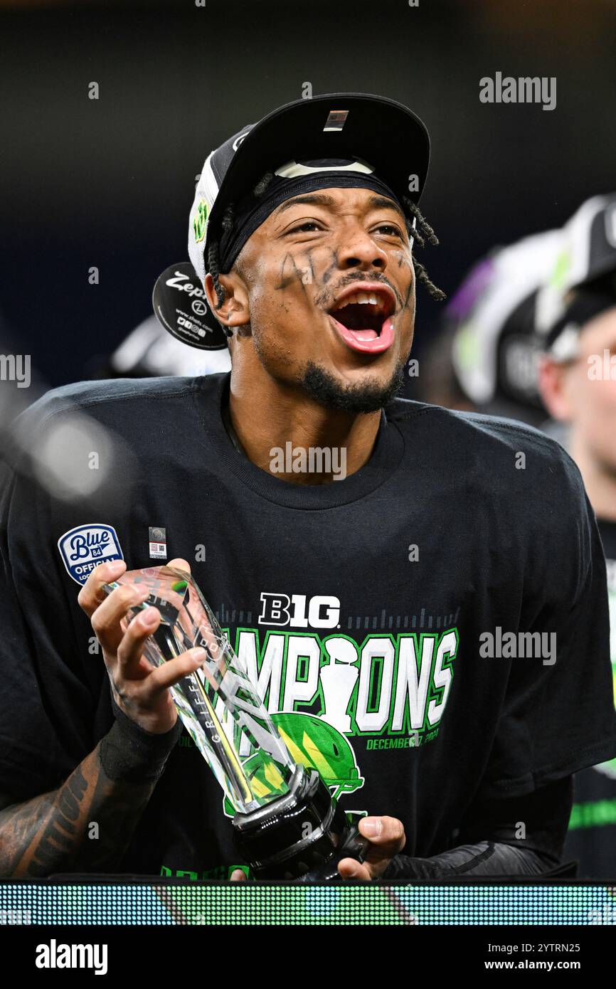 INDIANAPOLIS, IN - DECEMBER 07: Oregon Ducks WR Tez Johnson (15 ...