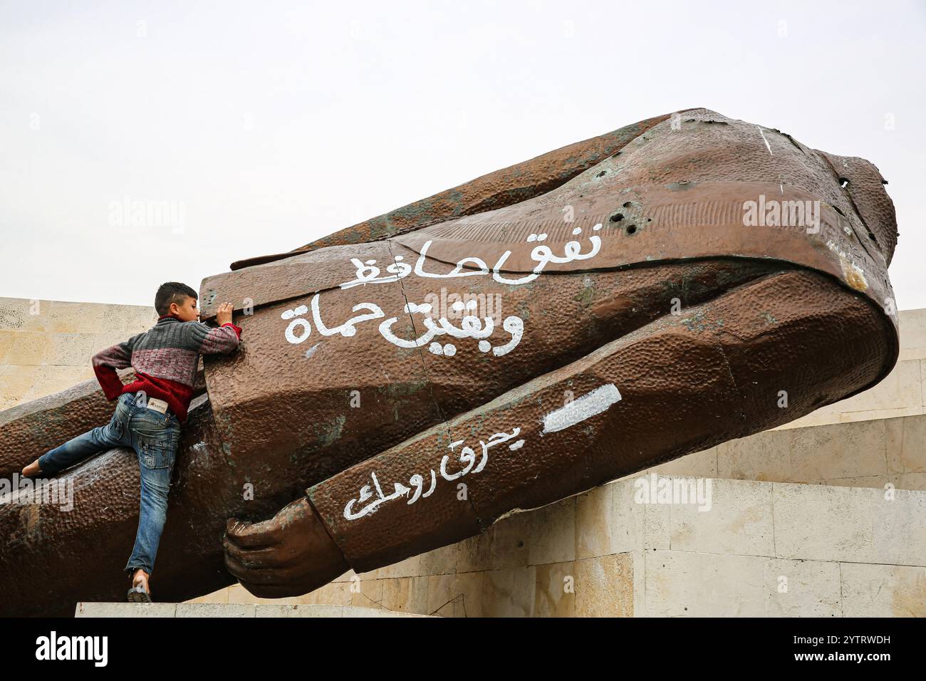 Bashar al assad statue damascus hi-res stock photography and images - Alamy