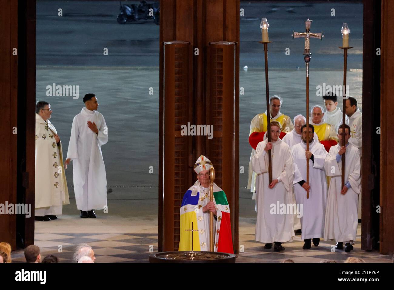 Archbishop of Paris Laurent Ulrich leads the ceremony in Notre Dame ...