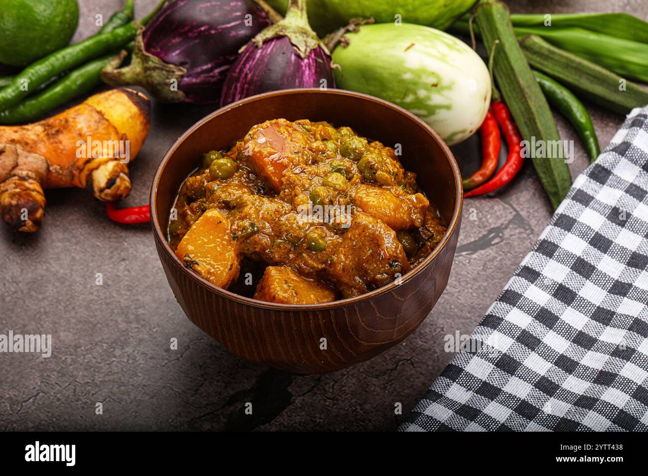 Indian traditional cuisine Aloo mutter - potato with green peas Stock ...