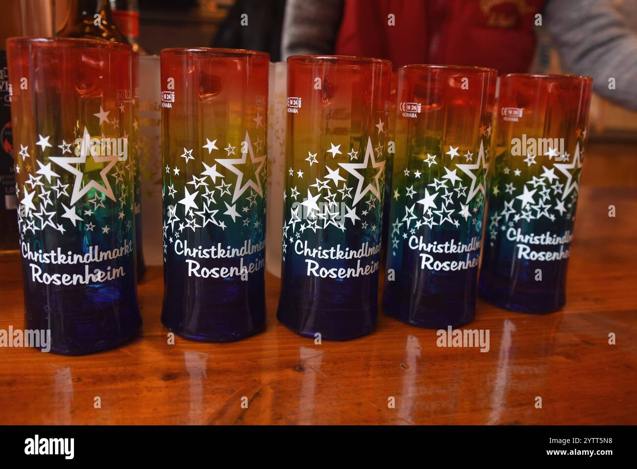 Gluehweinstand Glaeser Rosenheim 07.11.2024 Christkindlmarkt Rosenheim ...