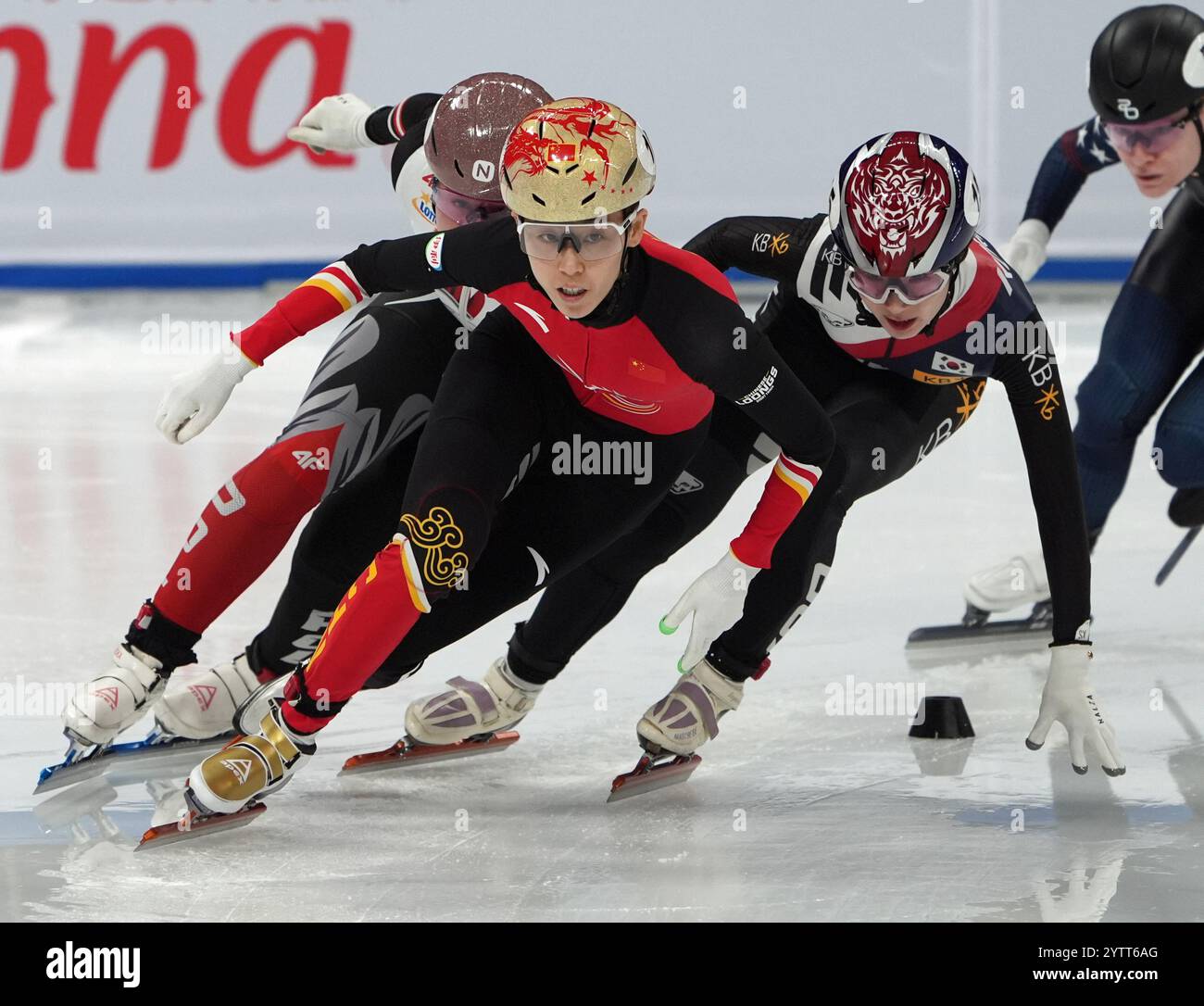 (241208) -- BEIJING, Dec. 8, 2024 (Xinhua) -- Fan Kexin (front) of Team ...