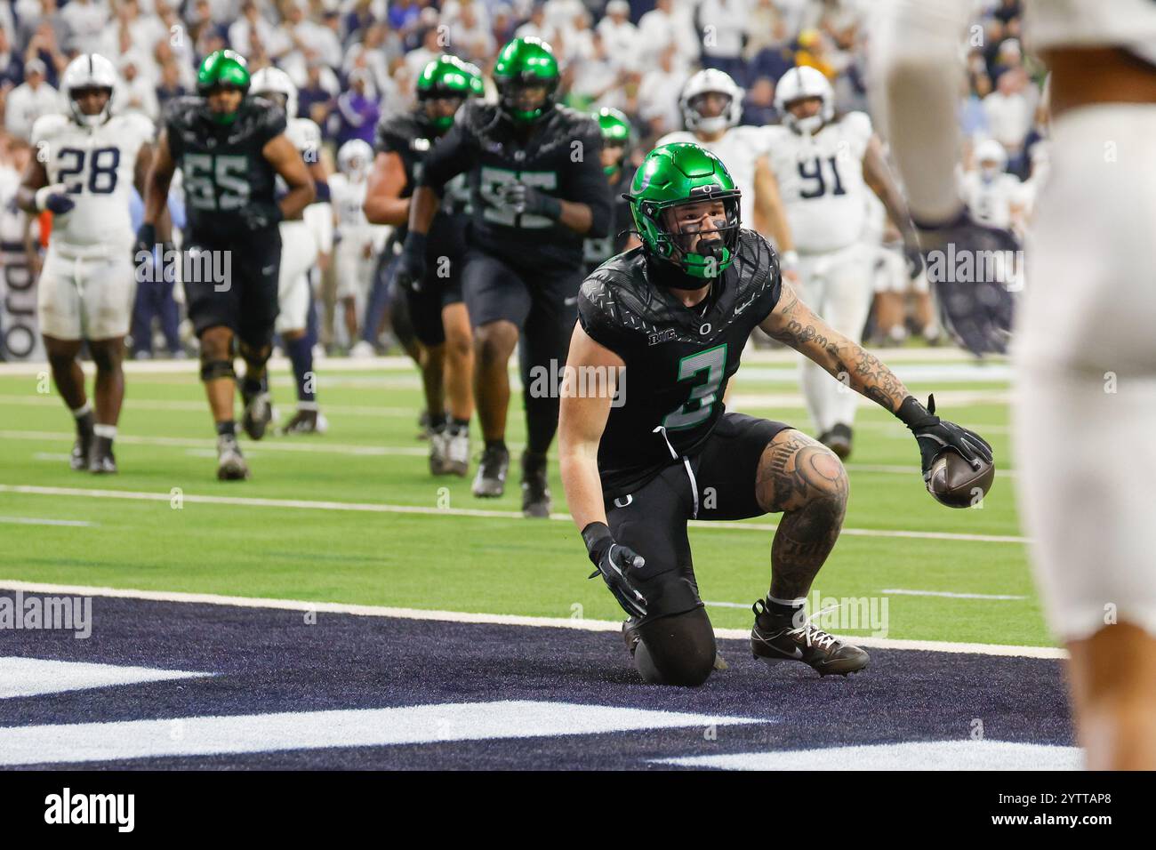Indianapolis, Indiana, USA. 7th Dec, 2024. Oregon Ducks tight end ...