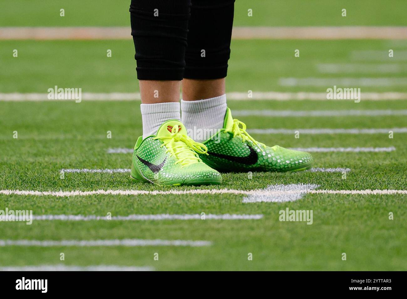 Indianapolis, Indiana, USA. 7th Dec, 2024. Oregon Ducks quarterback ...