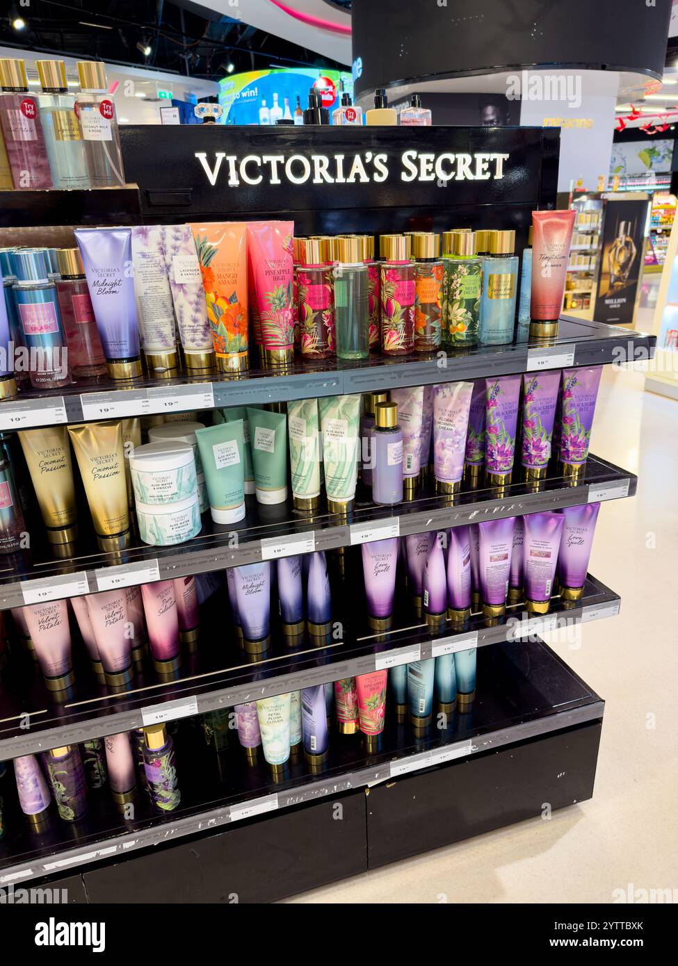 Victoria secret hi-res stock photography and images - Alamy