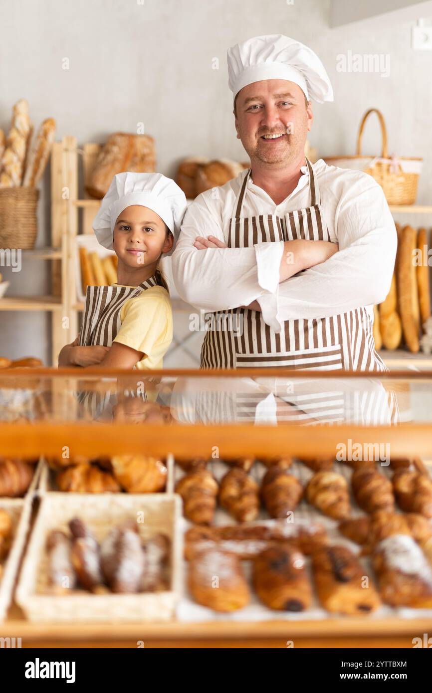 Dad and little daughter work sell in family bakery shop Stock Photo - Alamy