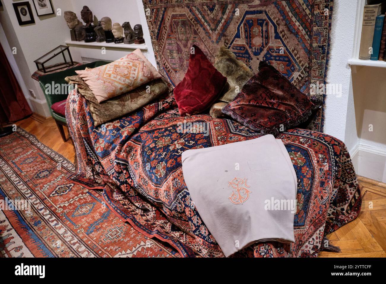 The couch of Sigmund Freud in his office in his London house where his ...