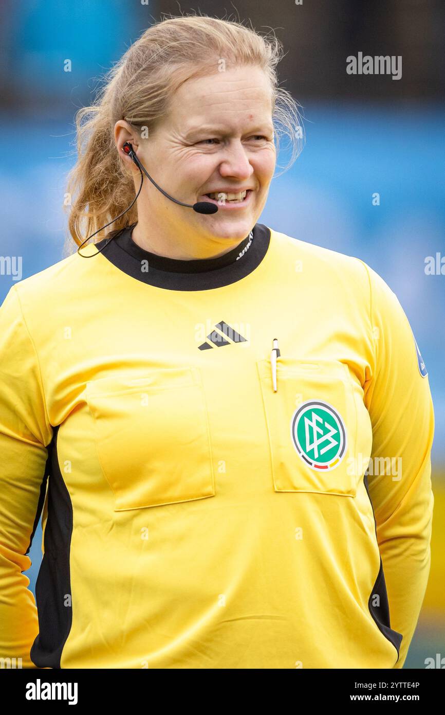 Potsdam, Germany. 07th Dec, 2024. Assistant referee Jennifer ...
