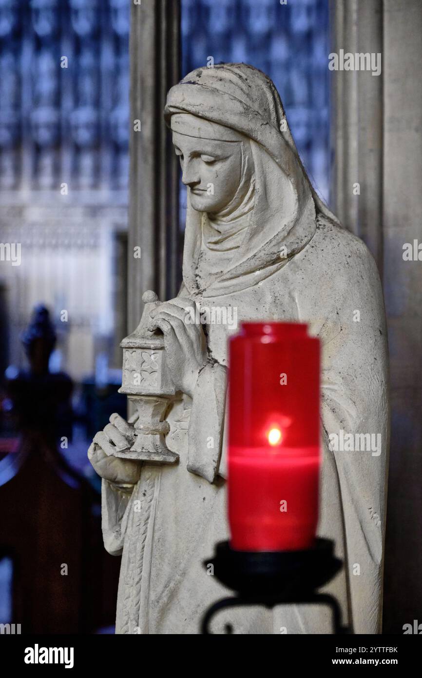 A statue in Magdalen College Chapel in Oxford, UK Stock Photo - Alamy