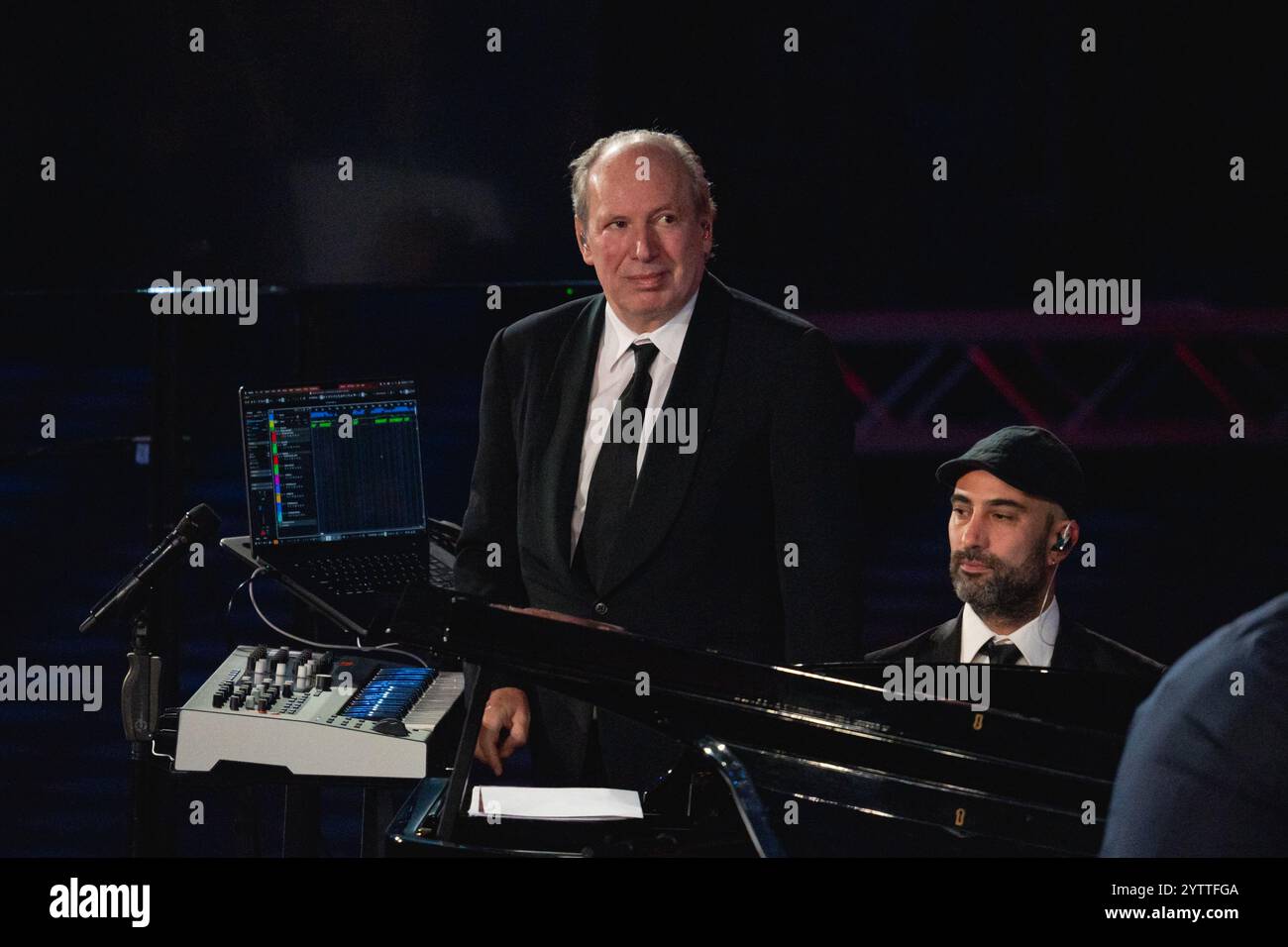 Concert for the poor hi-res stock photography and images - Alamy