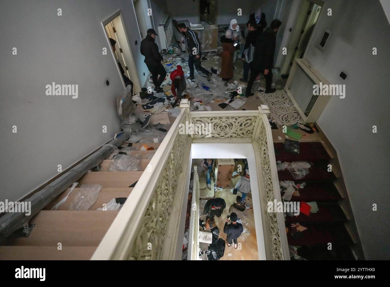 People search for belongings in the ransacked private residence of ...
